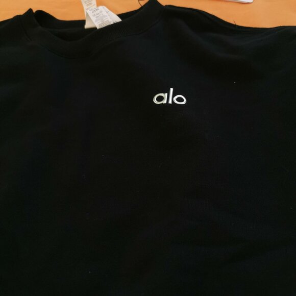 ALO Yoga | Tops | Alo Yoga Nwt Black Crew Neck Pullover Size S | Poshmark